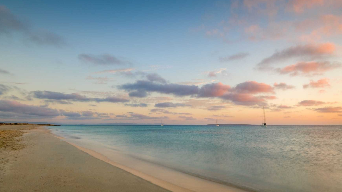 Ni Illetes ni Es Cavall: la playa salvaje de Formentera donde el mar ...