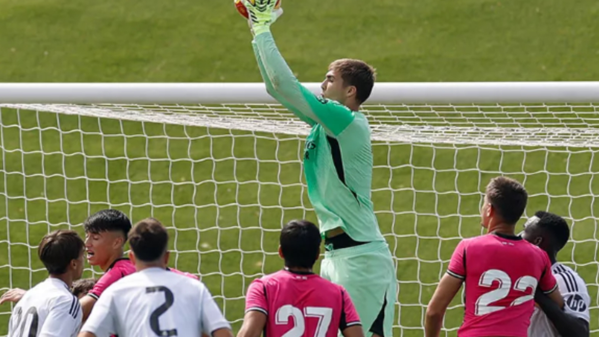 Fran González culmina el enorme 'roto' internacional a Arbeloa