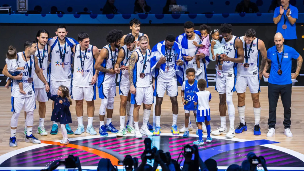 @gelarojas the girl on the other side of the door is the