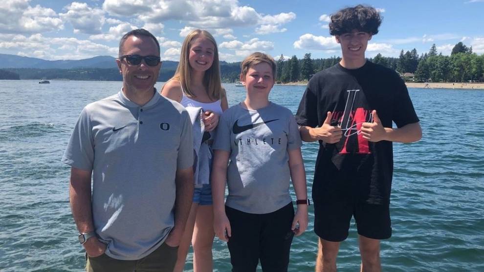 Sean Fredrickson muere en un accidente de avión junto a sus tres hijos ...