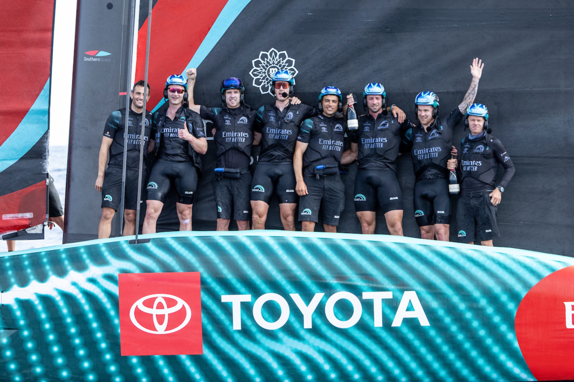 Emirates Team New Zealand saca músculo antes del inicio de la Copa América