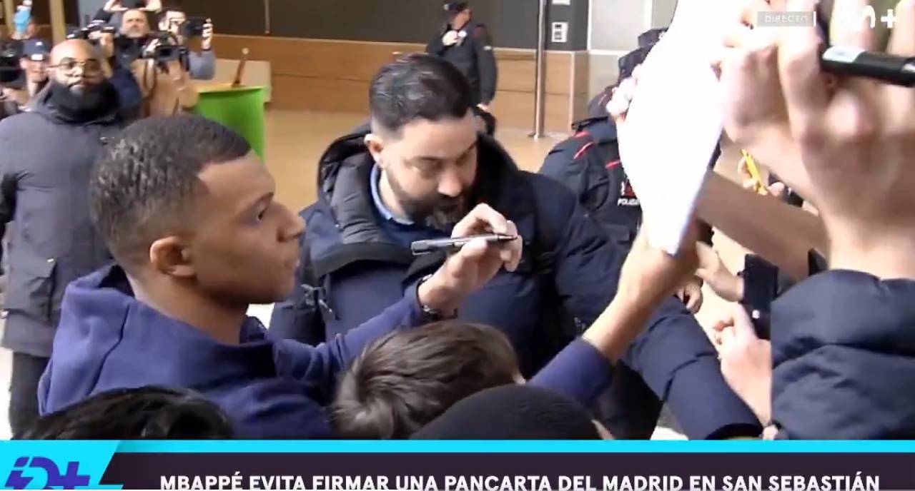 La cobra de Mbappé: evita firmar una pancarta del Real Madrid en San ...