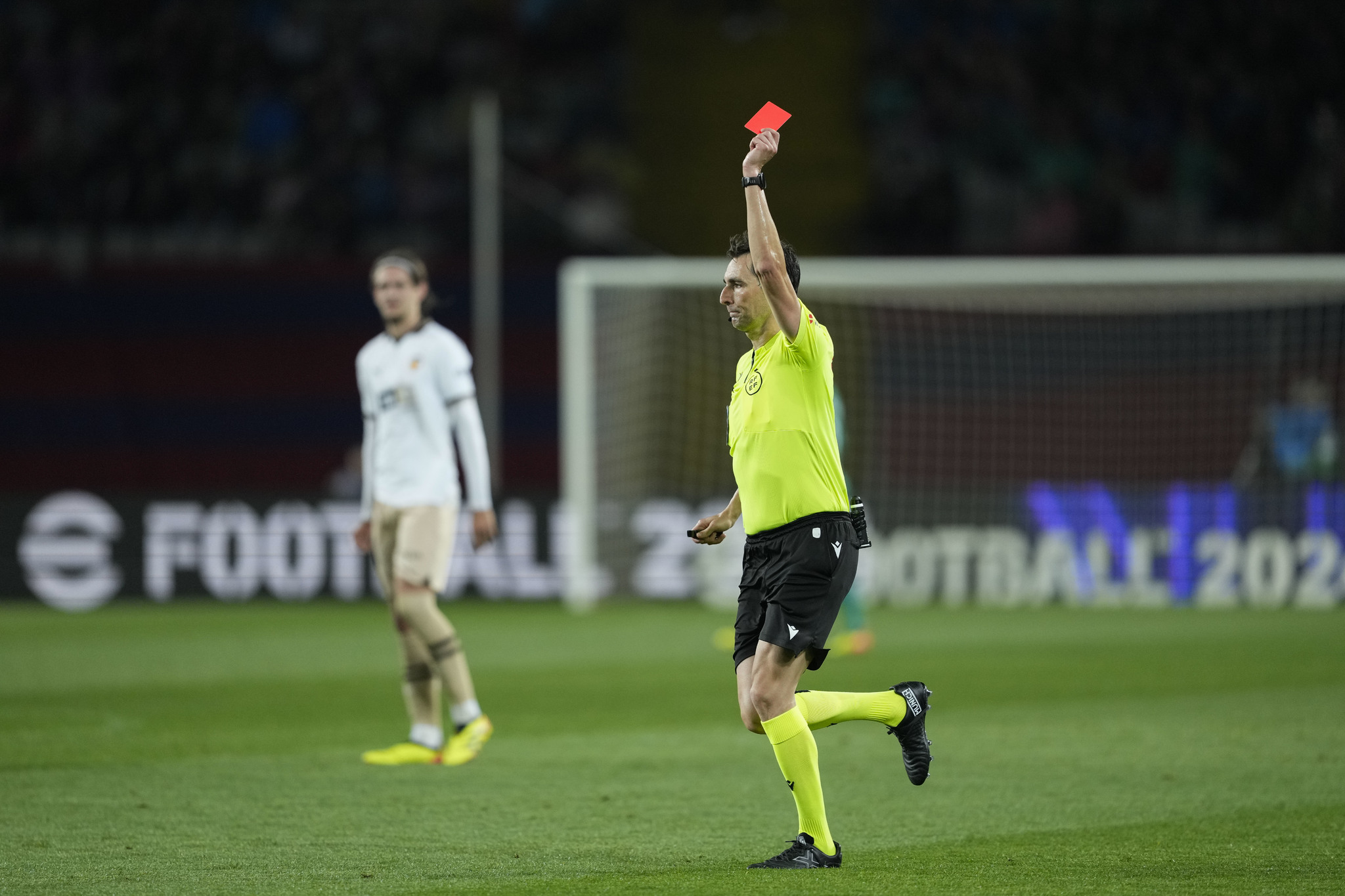 El audio del VAR de la roja a Mamardashvili ante el Barcelona que el árbitro no vio: "Posible DOGSO"