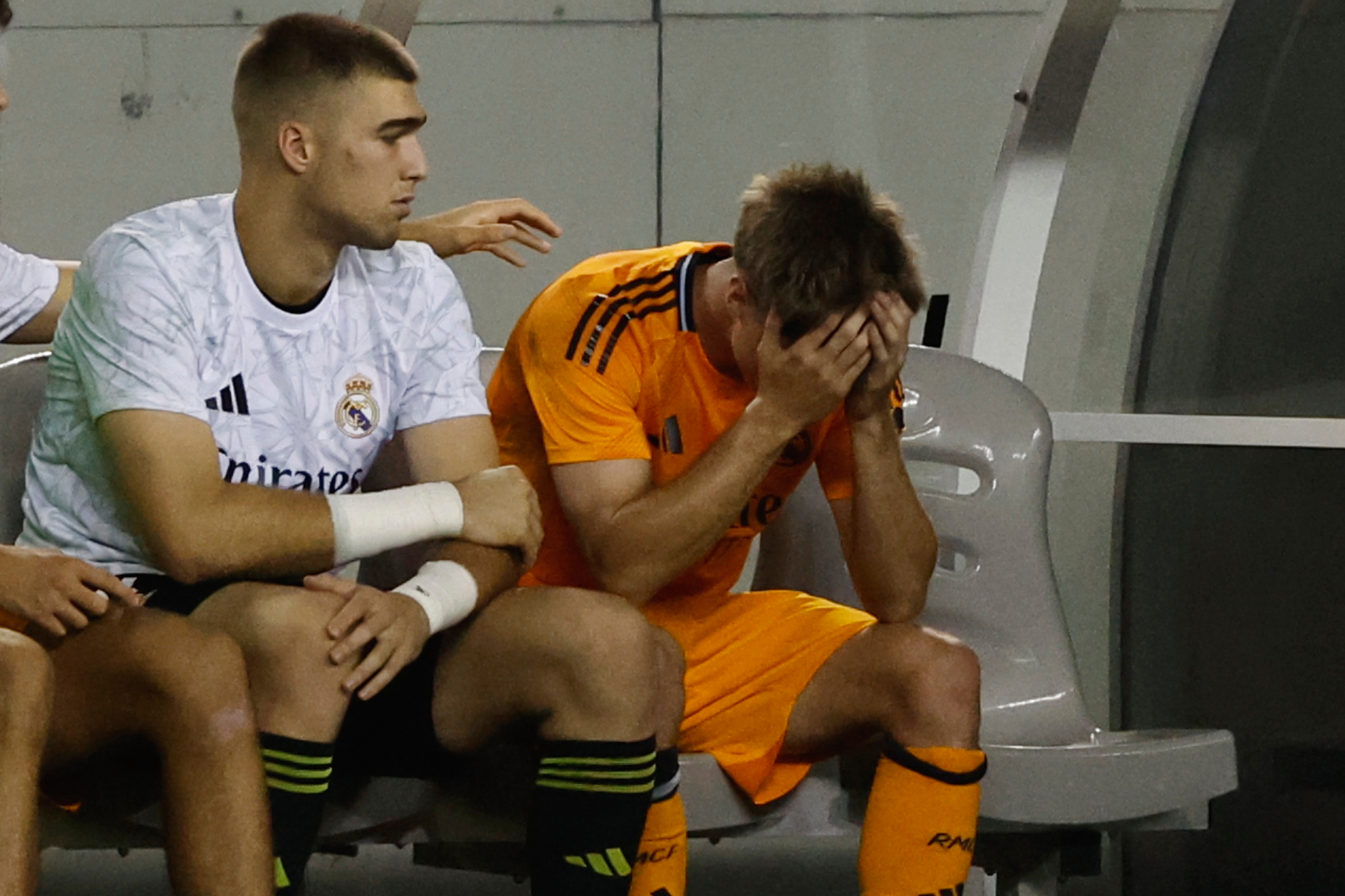 Palacios se rompe el cruzado de la rodilla y regresa a Madrid