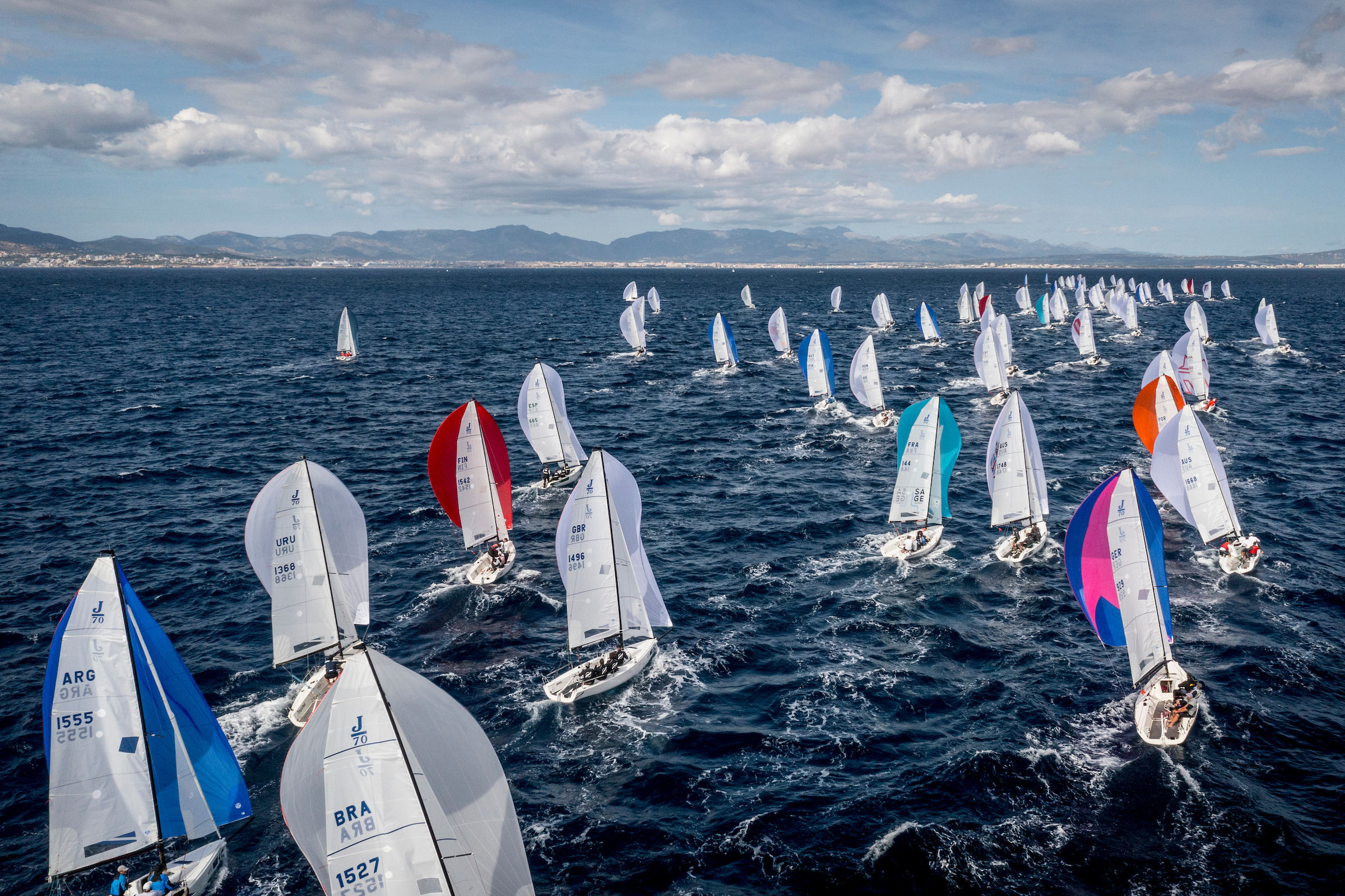 El estadounidense “Yonder” resiste al frente del Sandberg Estates J/70 ...