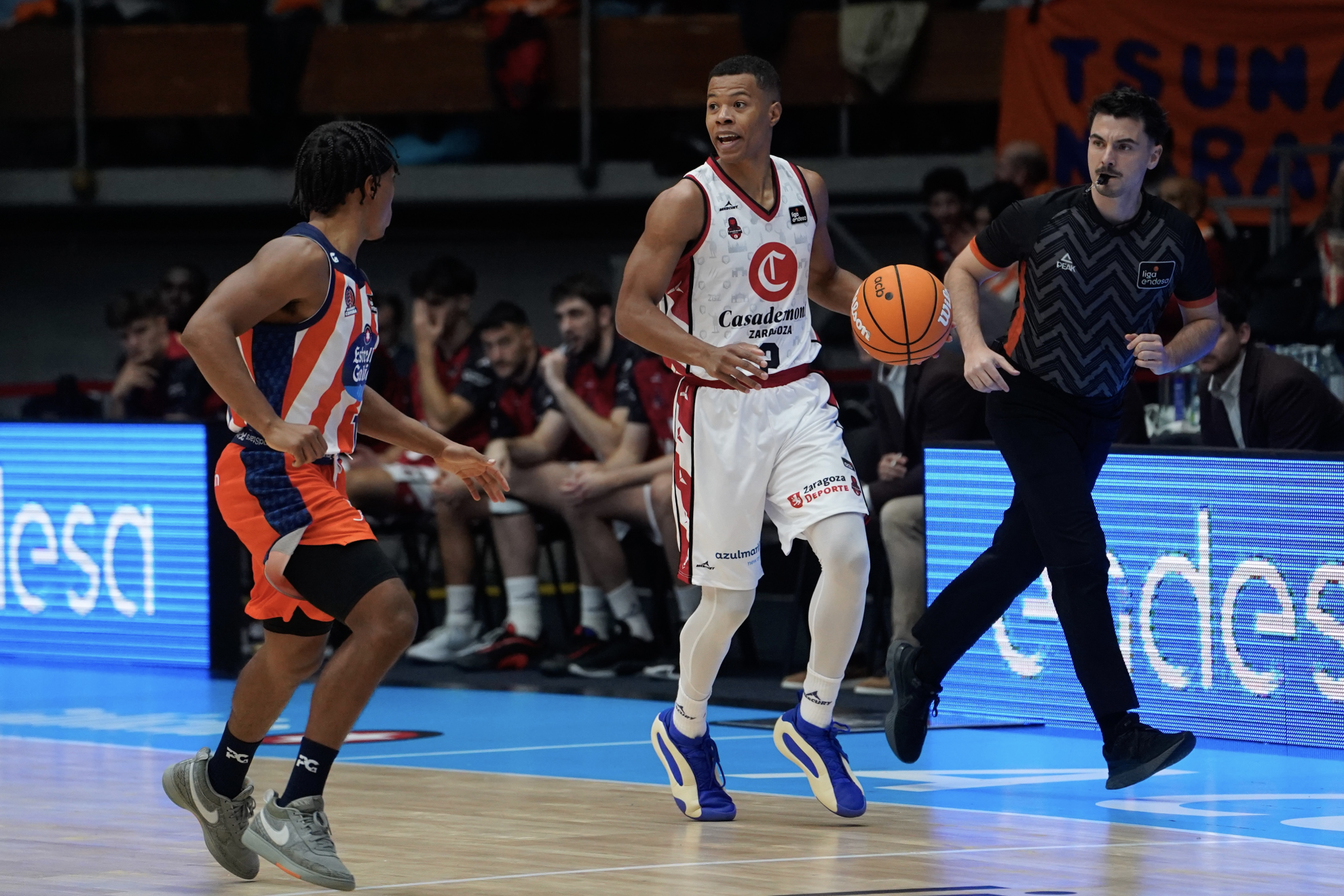 Taylor y Thompkins enamoran al Coliseum