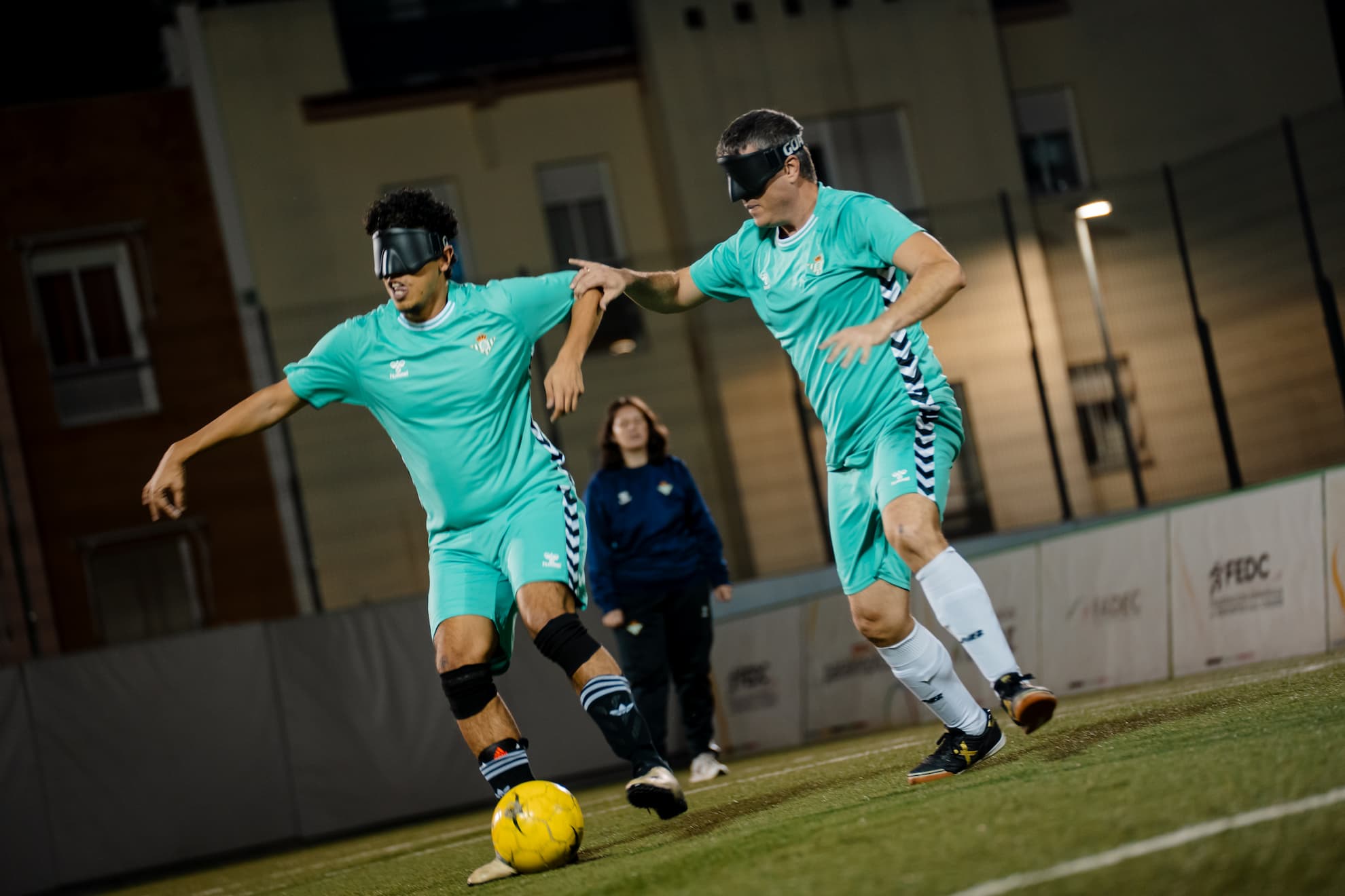 El Betis presenta su equipo de fútbol para ciegos y personas con ...