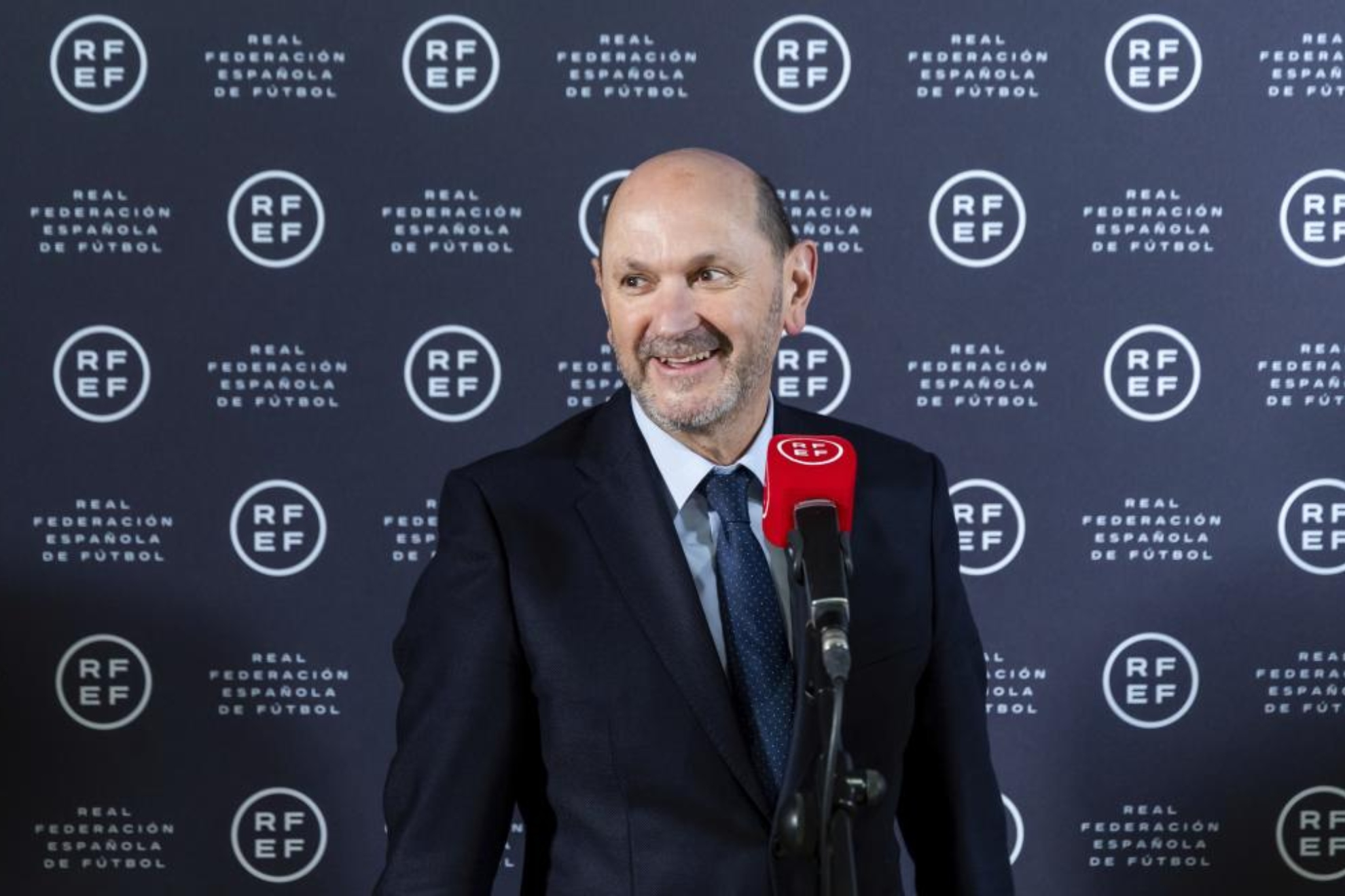 Louzán no estará en el palco del Bernabéu