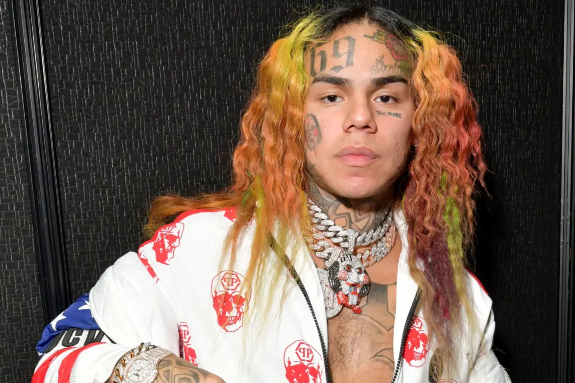 The surreal reaction of rapper 6ix9ine after entering the same prison ...