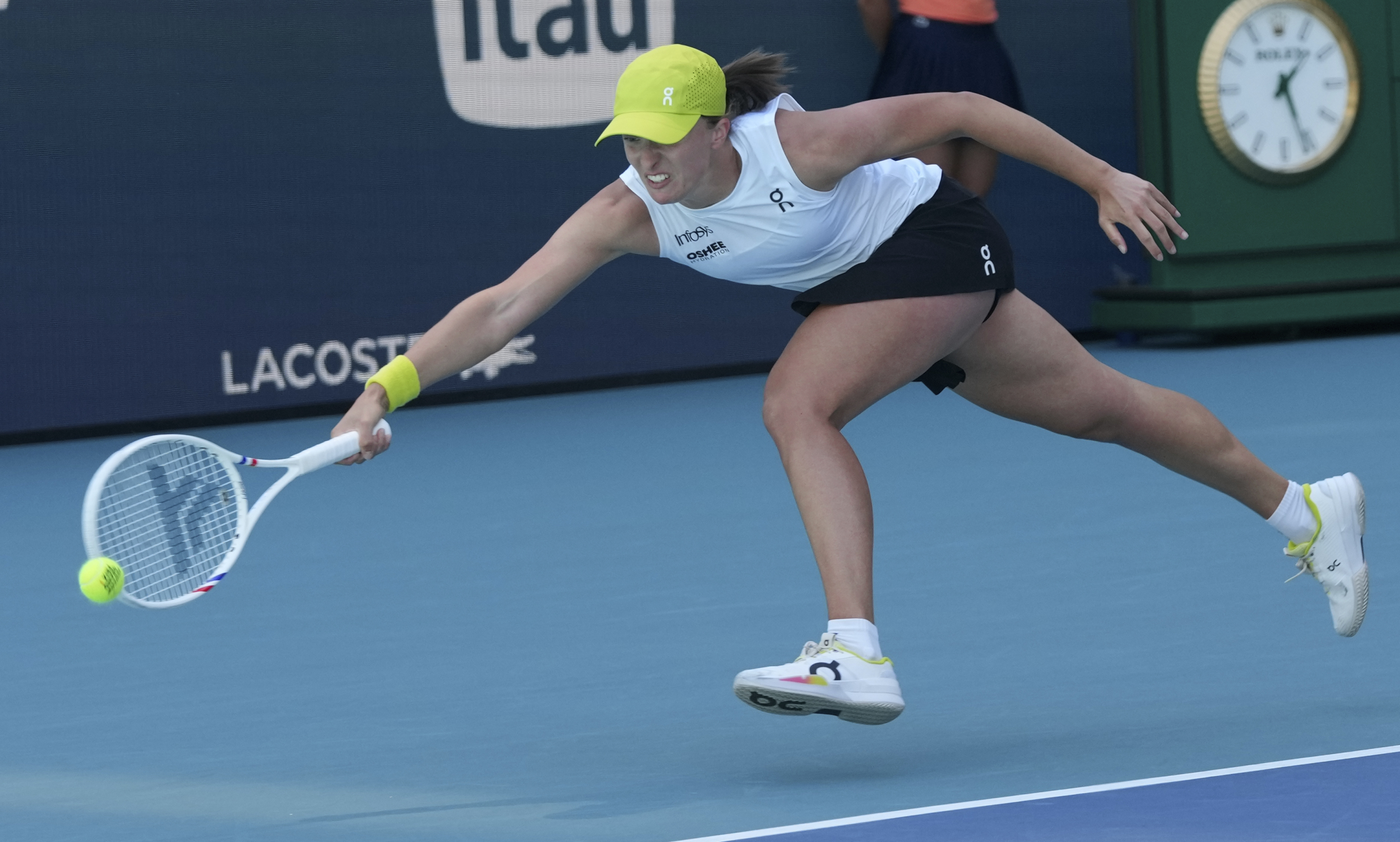 Alexandra Eala hace historia en Miami a costa de la peor Swiatek y ya es 'top100' de la WTA
