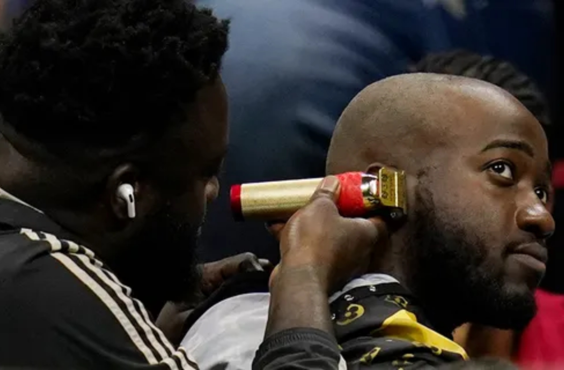 Expulsan a un influencer del US Open por cortarse el pelo en pleno partido