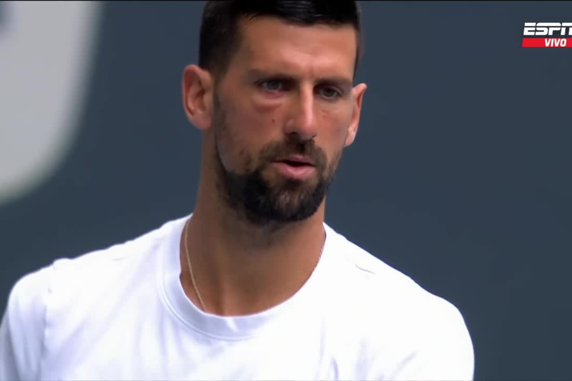 Djokovic aparece con el ojo hinchado antes de la final del Miami Open
