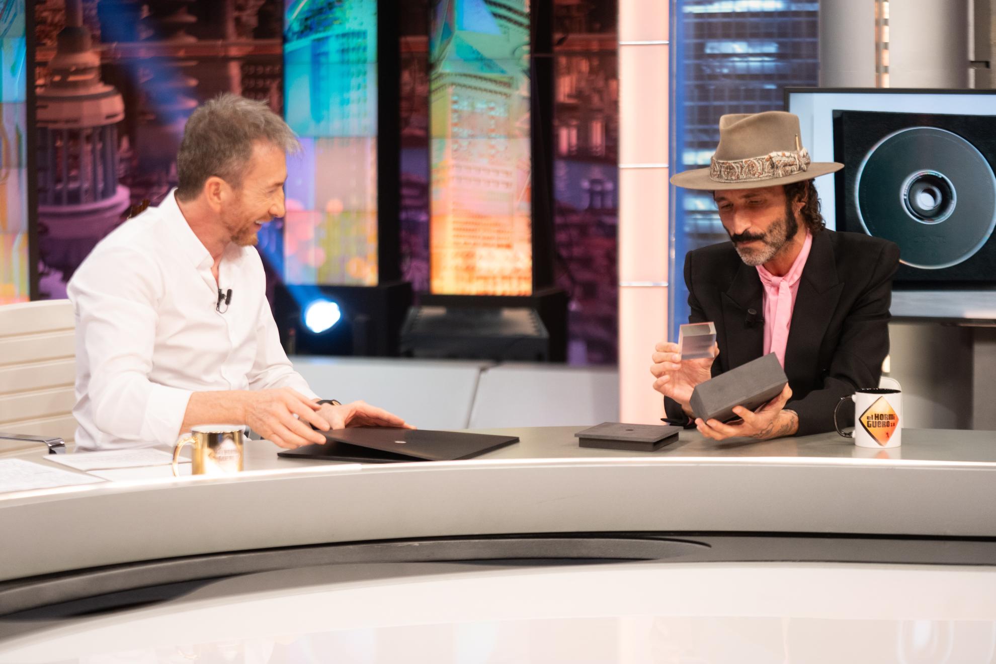 Leiva desvela qué futbolista y qué cantaor le 'acompañan' en todas sus ...