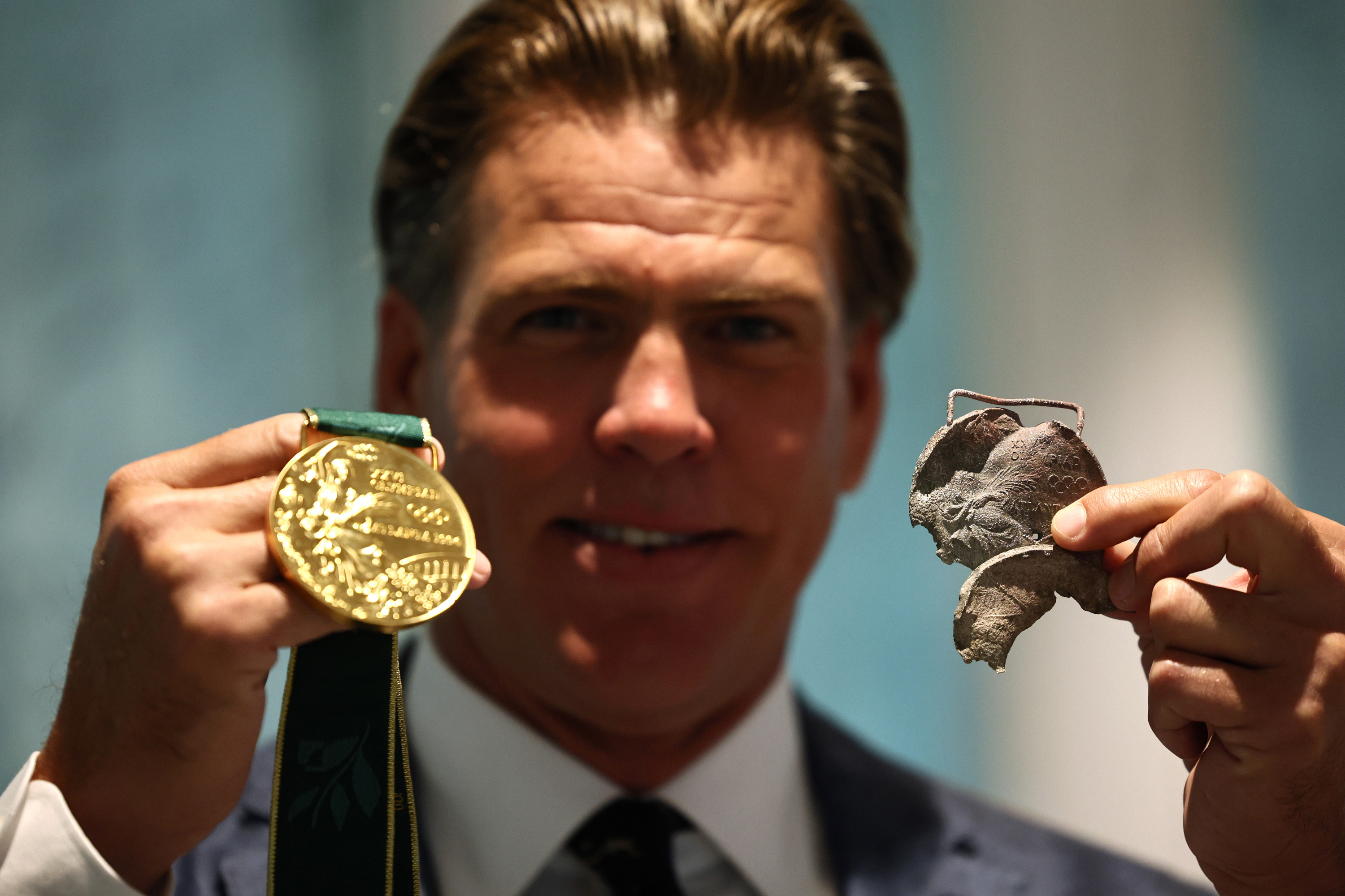 El COI entrega al nadador Gary Hall réplicas de las 10 medallas que ...