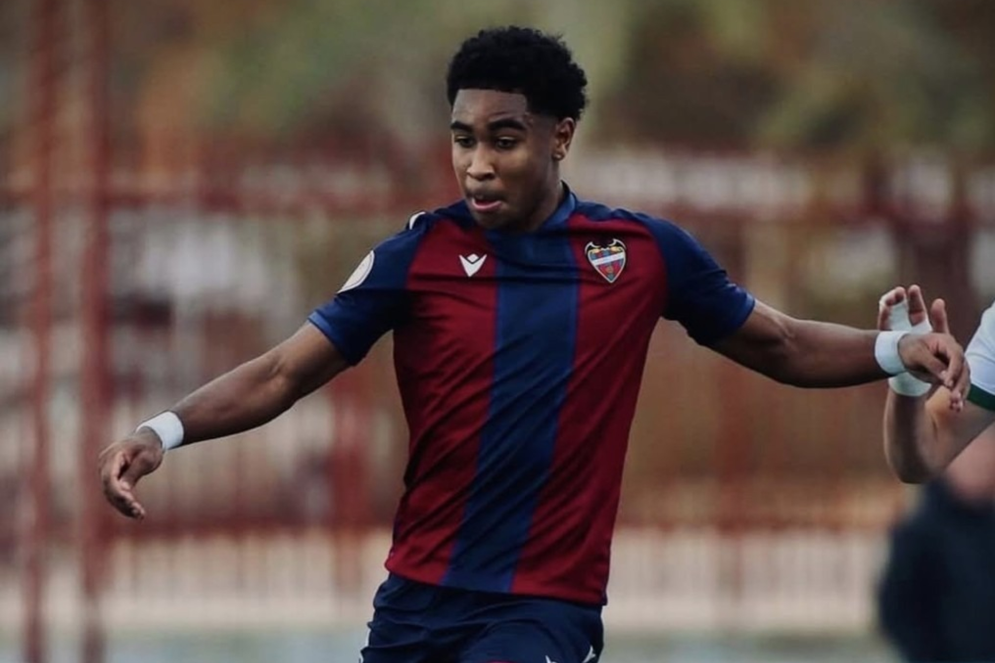 El Valencia ficha a Aaron Mayol, juvenil estrella del Levante