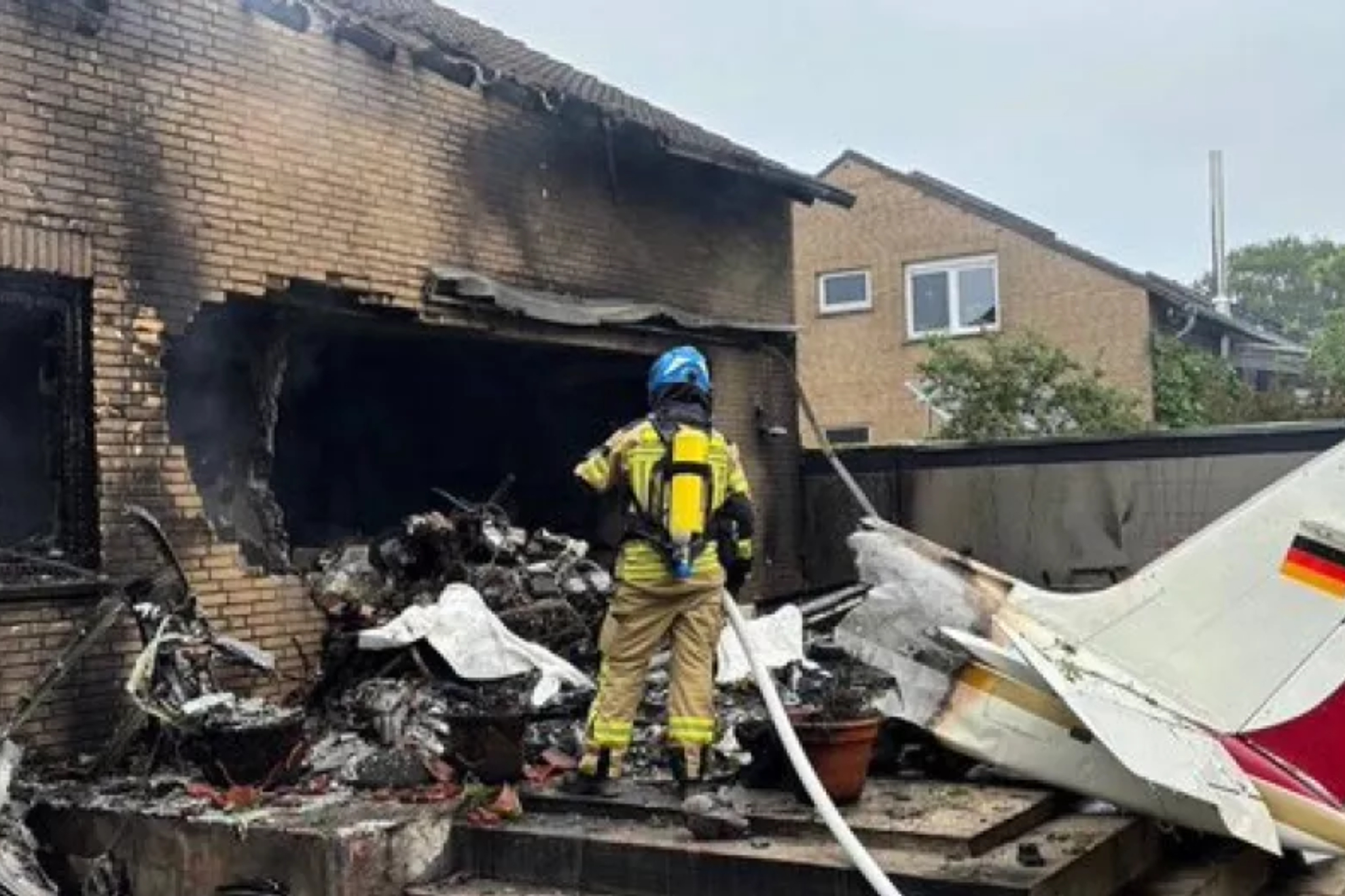 Una avioneta se estrella en una terraza en Alemania y provoca al menos ...