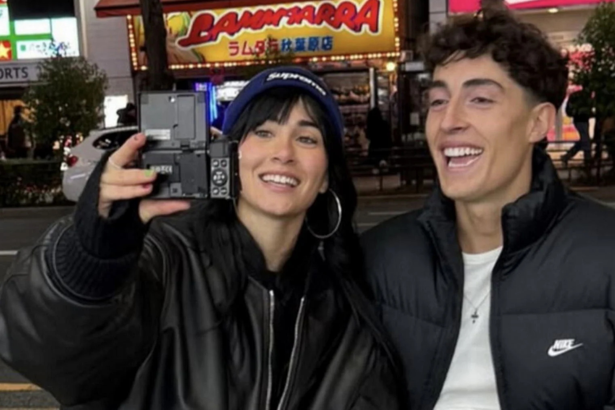 Las imágenes que confirman el amor entre Aitana y Plex: "Besos y caricias"