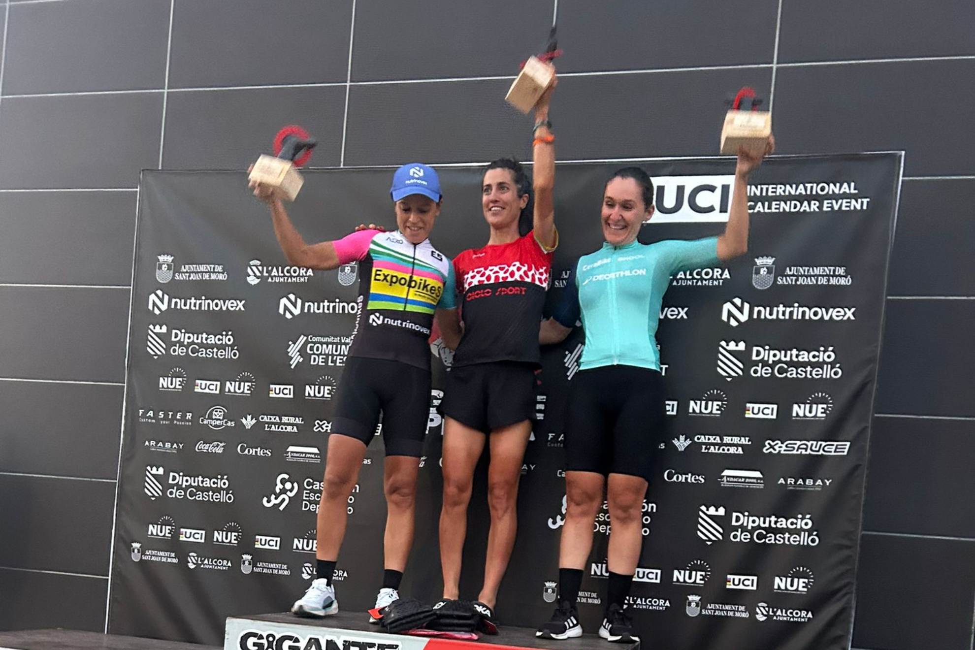 Patrick Collins y Corina Mesplet se llevan una Gigante de Piedra ...