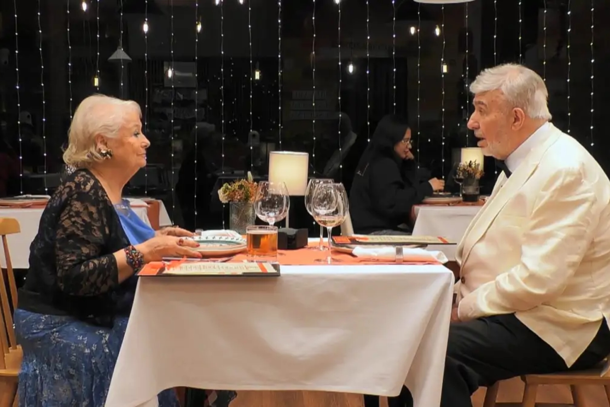 Emilio, el soltero “loco” que conquistó a su cita bailando en el ...