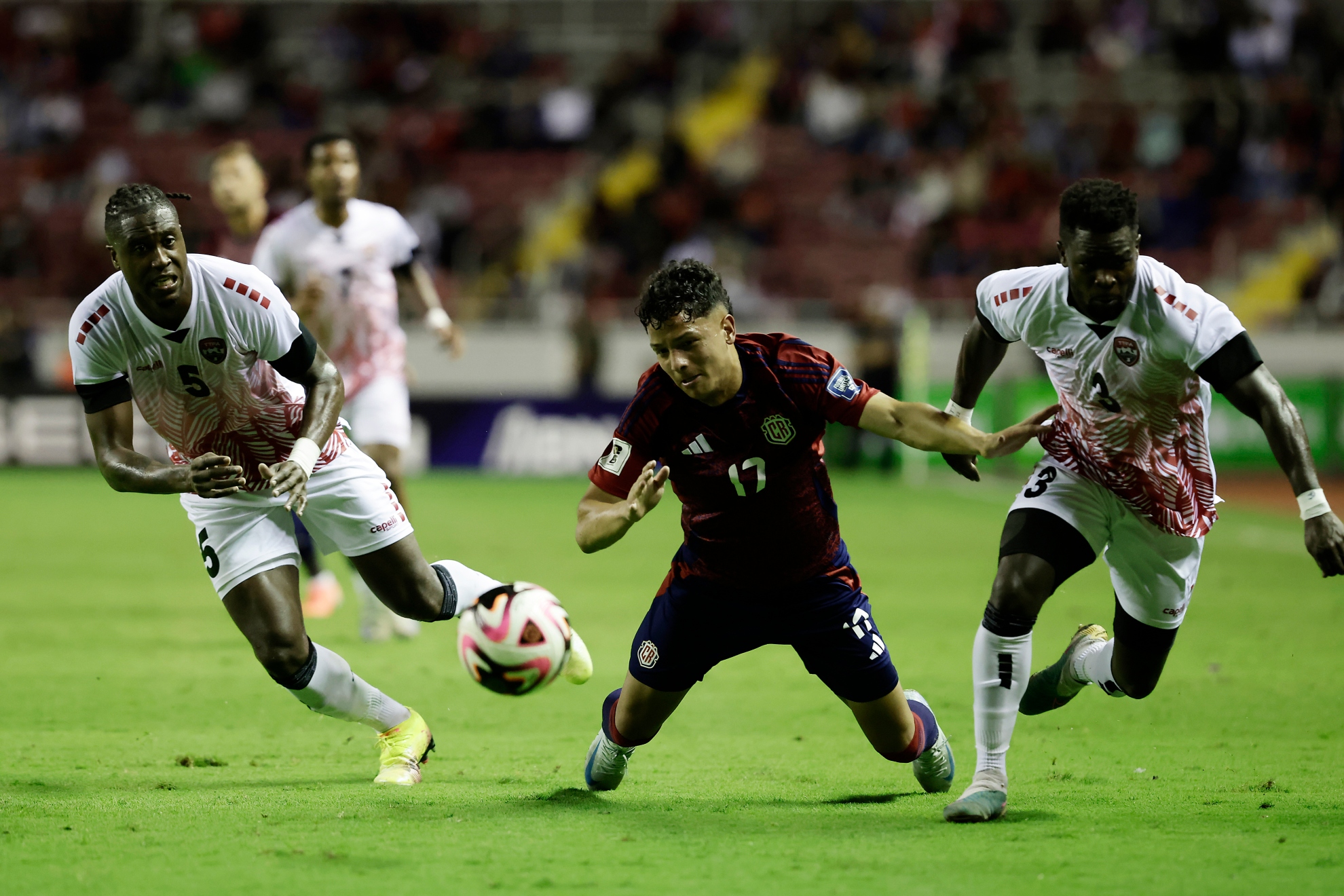 Ron Gourlay descarta el fichaje de Warren Madrigal por el Valencia