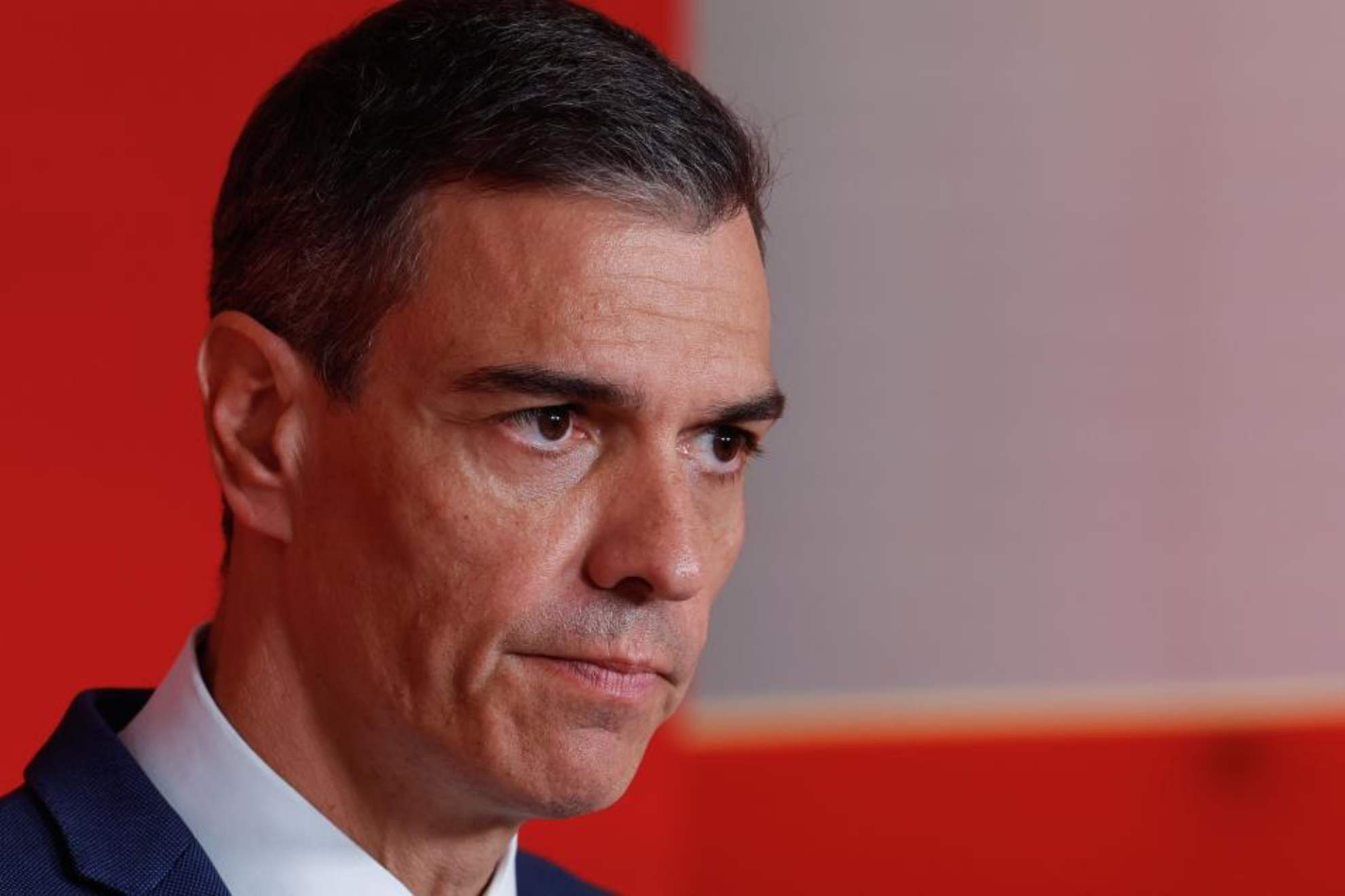 Pedro Sánchez descarta un adelanto electoral y reta a PP y Vox a ...