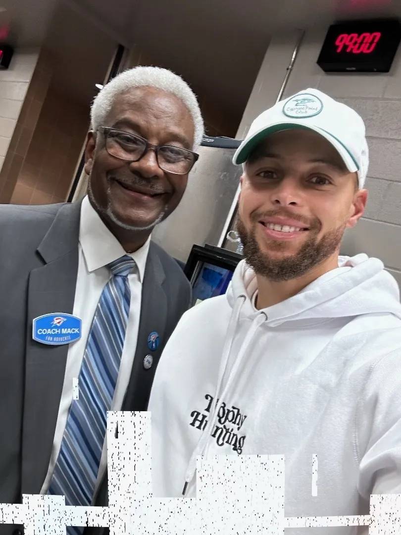 El otro MVP de la final NBA: el guardia de seguridad de 75 años que ...