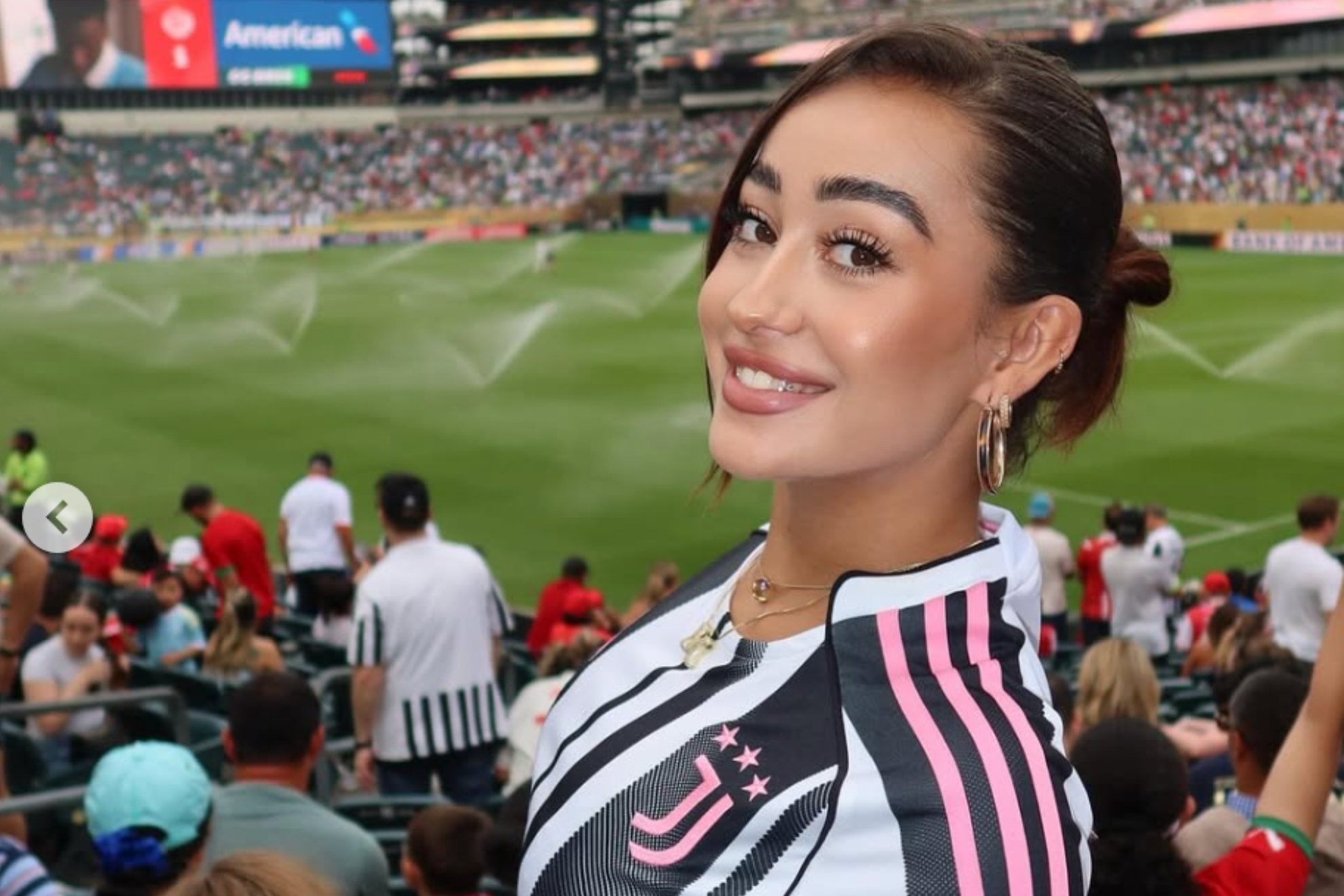 Marina Rivers se deja ver por el Mundial de Clubes con su look más ...