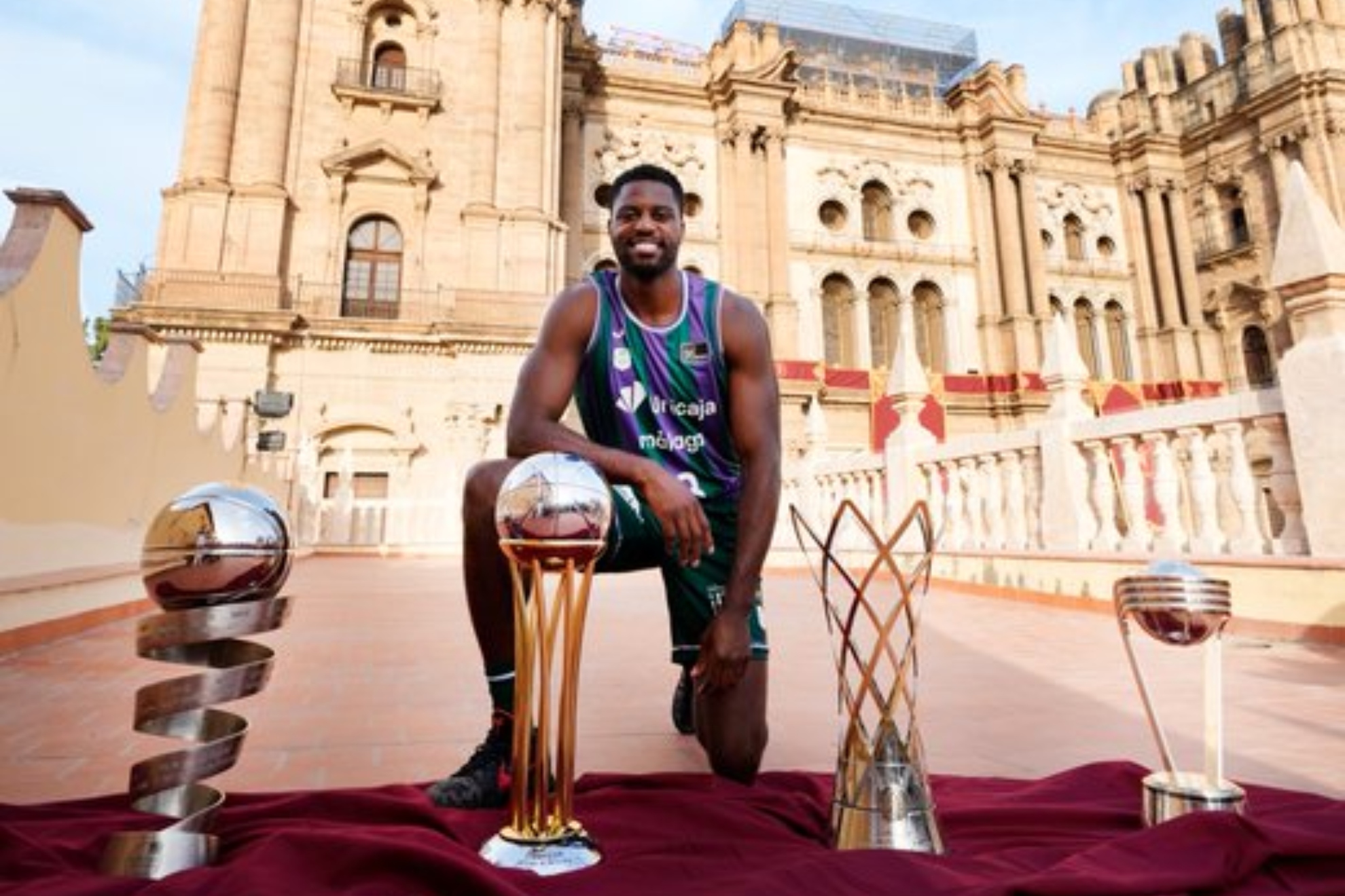 El Unicaja continúa con las despedidas: turno de Ejim