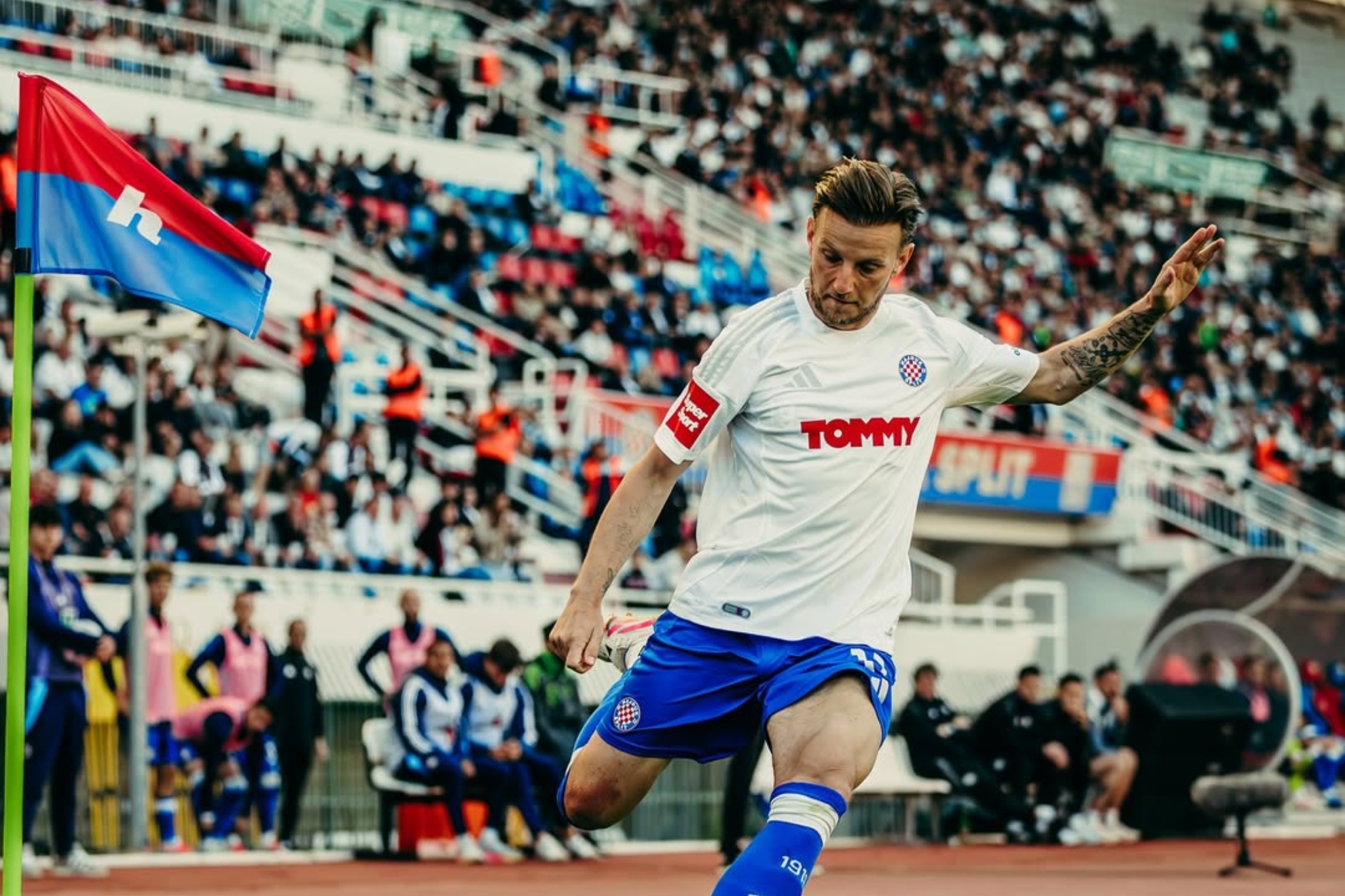 Rakitic se retira a los 37 años y se pasa a los despachos