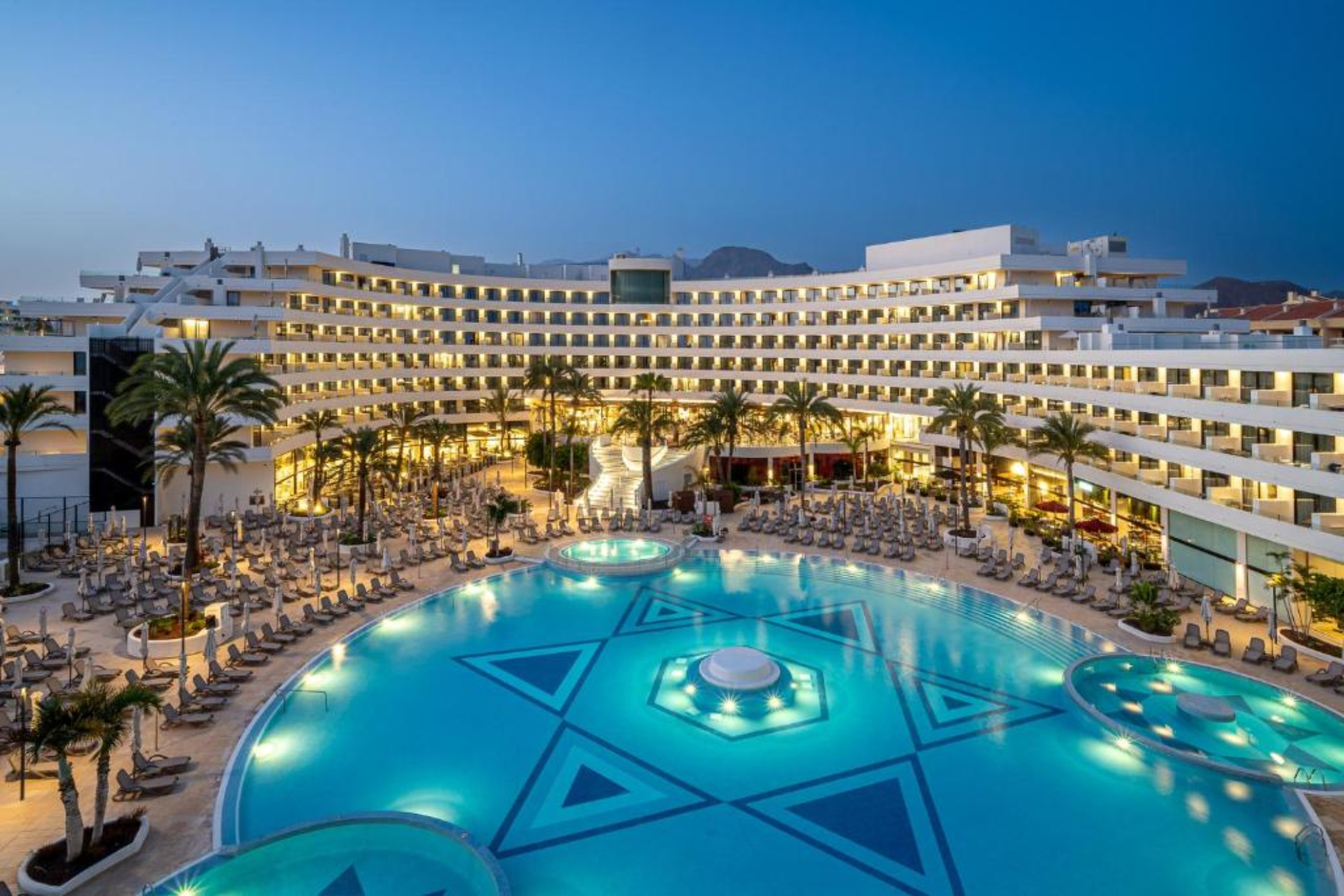 Pelotazo en el sector hotelero: un grupo adquiere un megacomplejo por ...