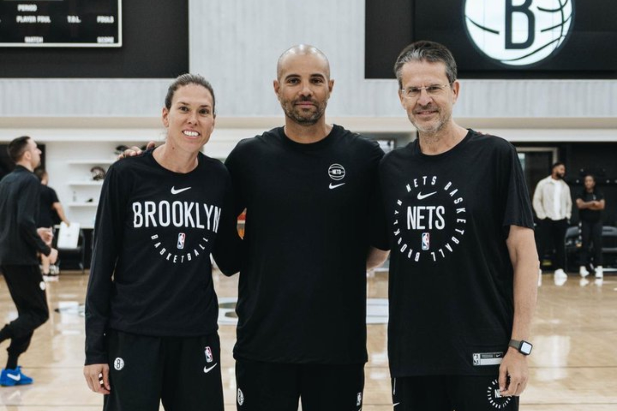 Pedro Martínez y Anna Cruz visitan a los Brooklyn Nets
