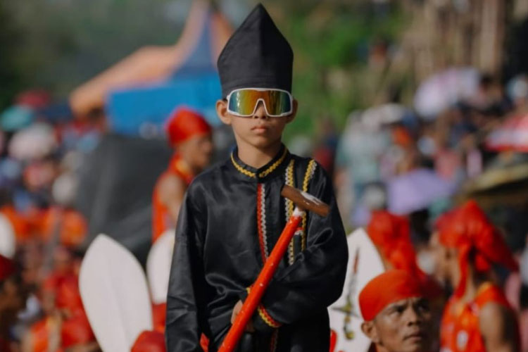 El baile viral del niño de Tik Tok en las regatas de Indonesia y su ...