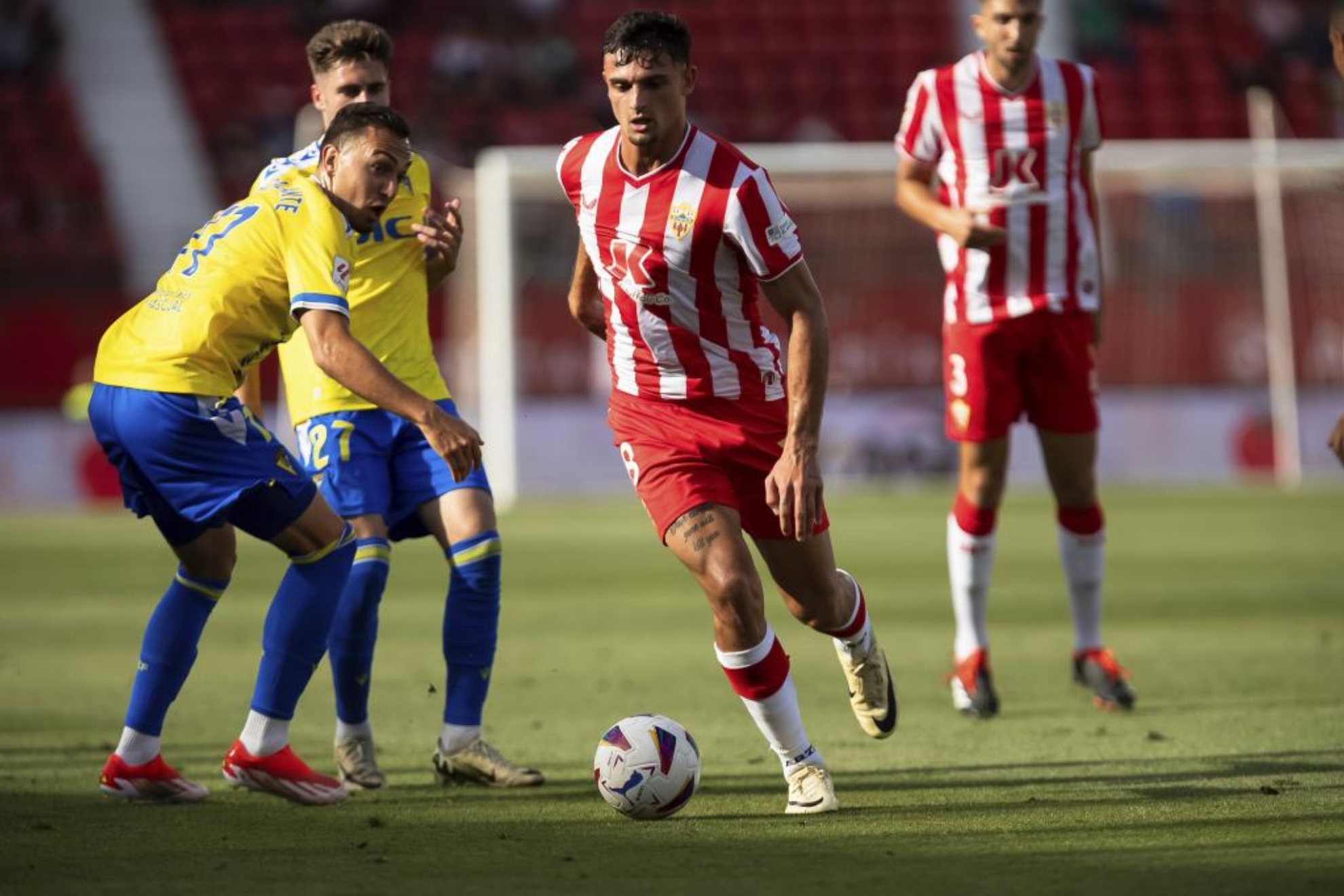 El Wolverhampton presenta su primera oferta al Almería por Pubill