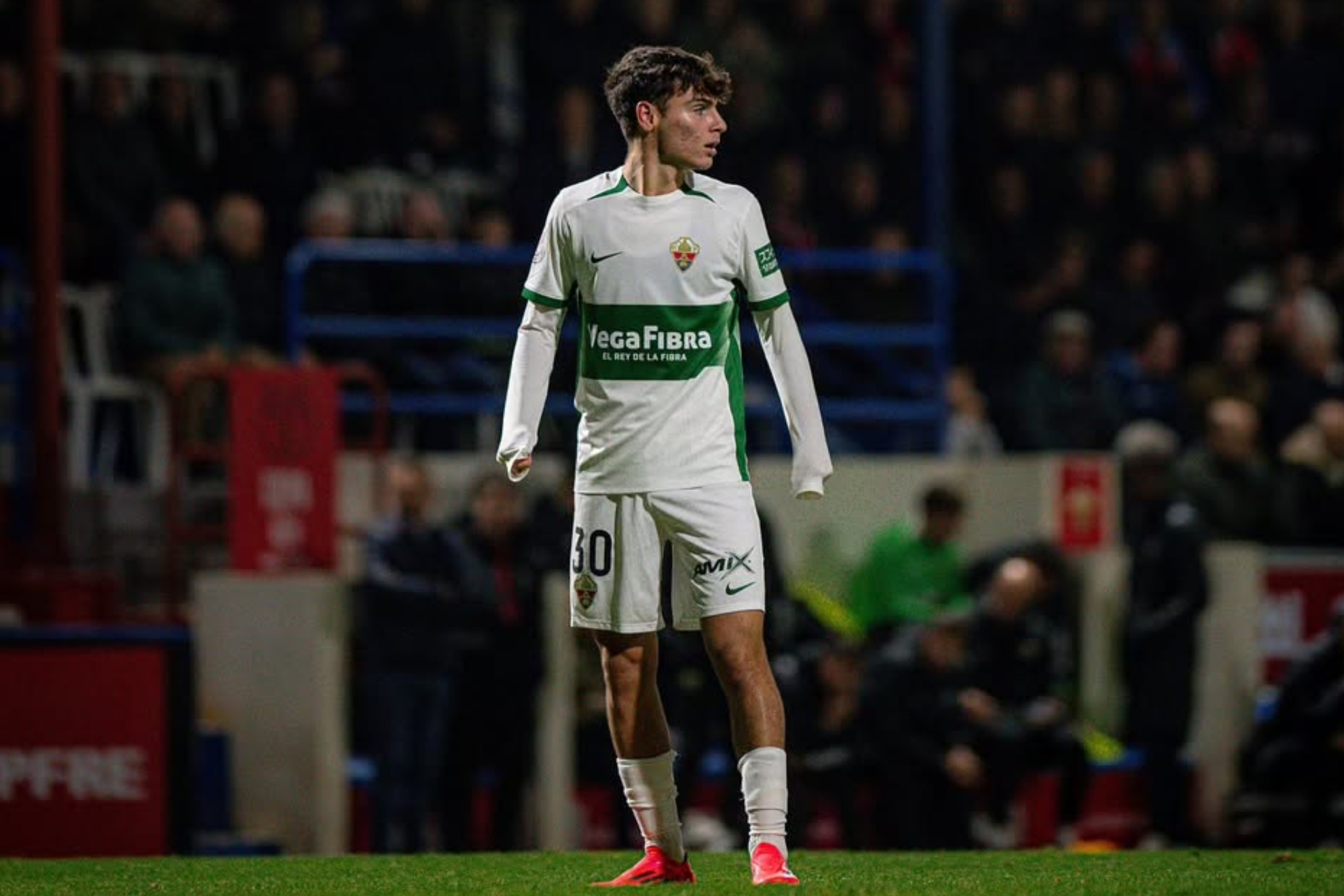 Rodrigo Mendoza, otro talento español en la órbita de Cesc Fàbregas