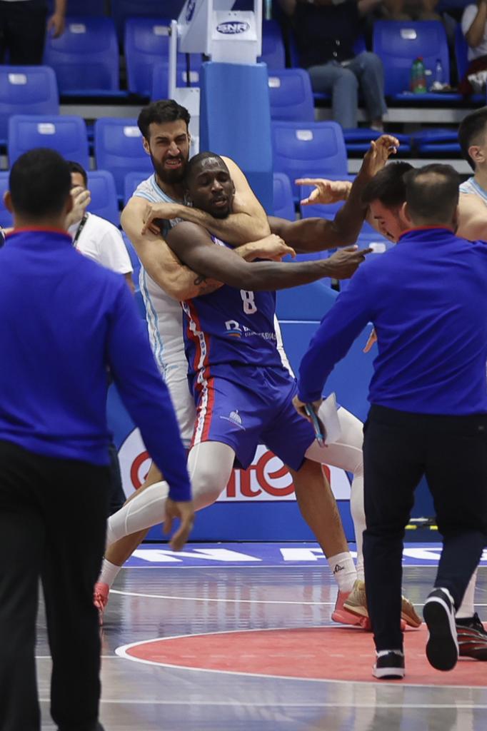 Monumental pelea al final del Argentina-República Dominicana de la Americup