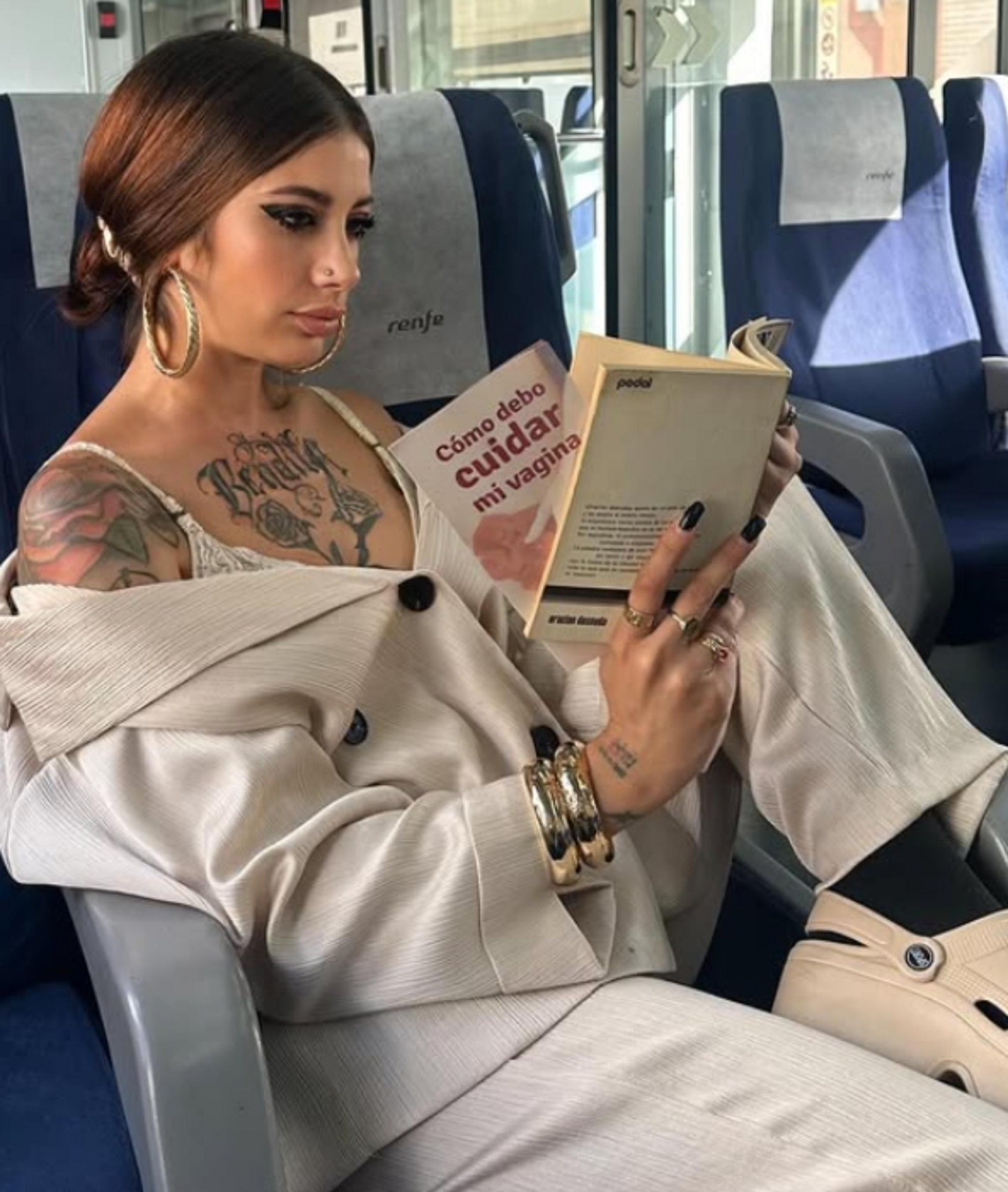 María Cristina Bernabé, la influencer viral por llevar tatuado el ...