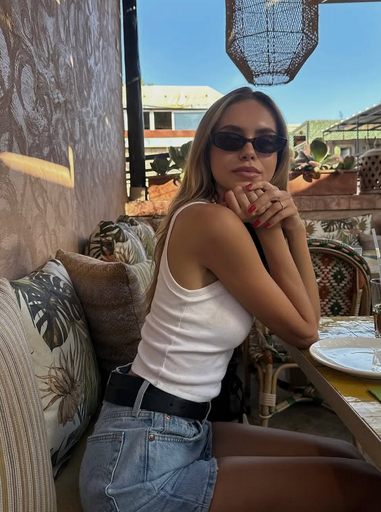 Identifican a la chica del móvil de Jannik Sinner: es una famosa modelo ...