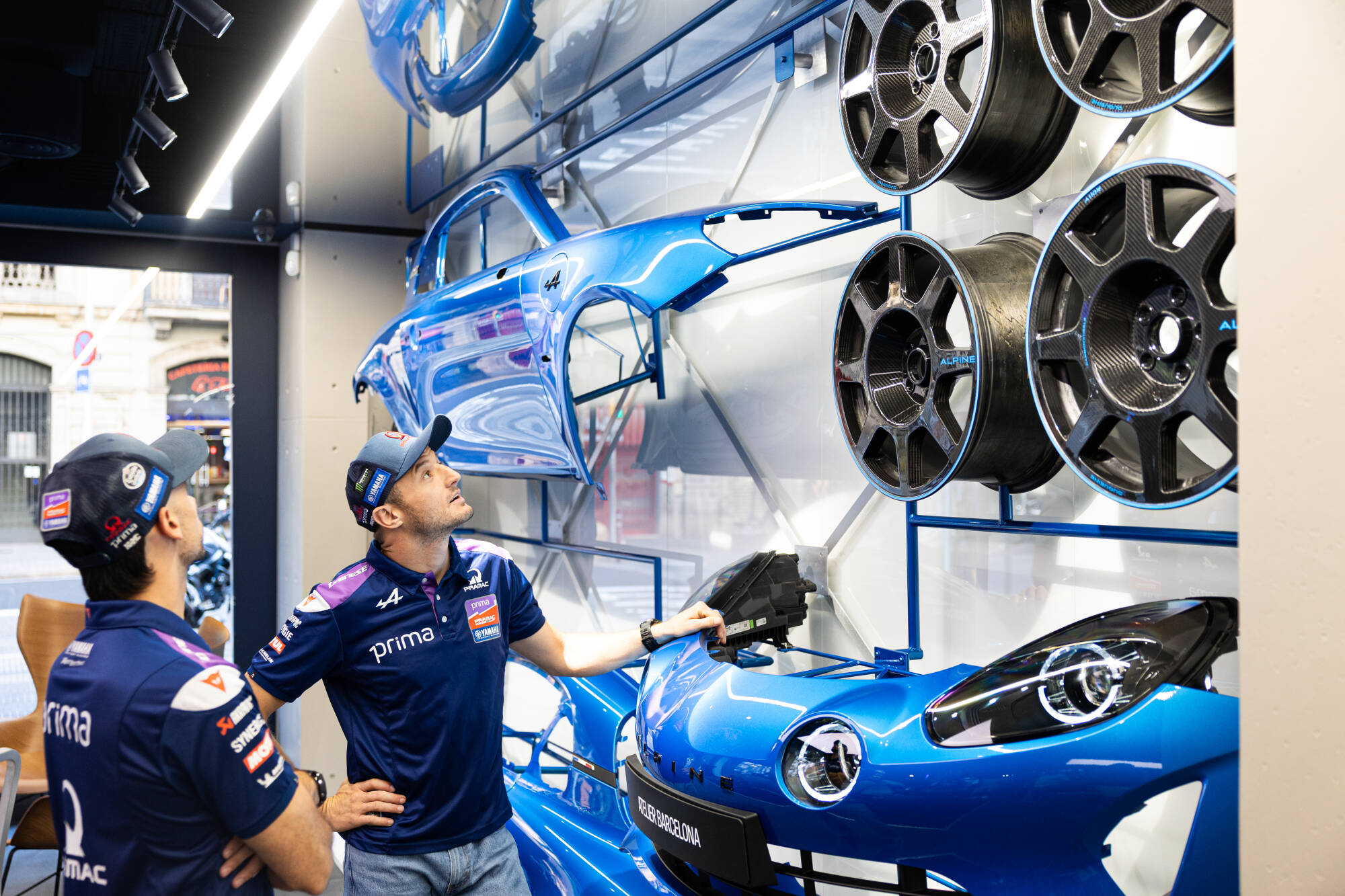 El Prima Pramac Yamaha disfruta en el primer Atelier Alpine del mundo