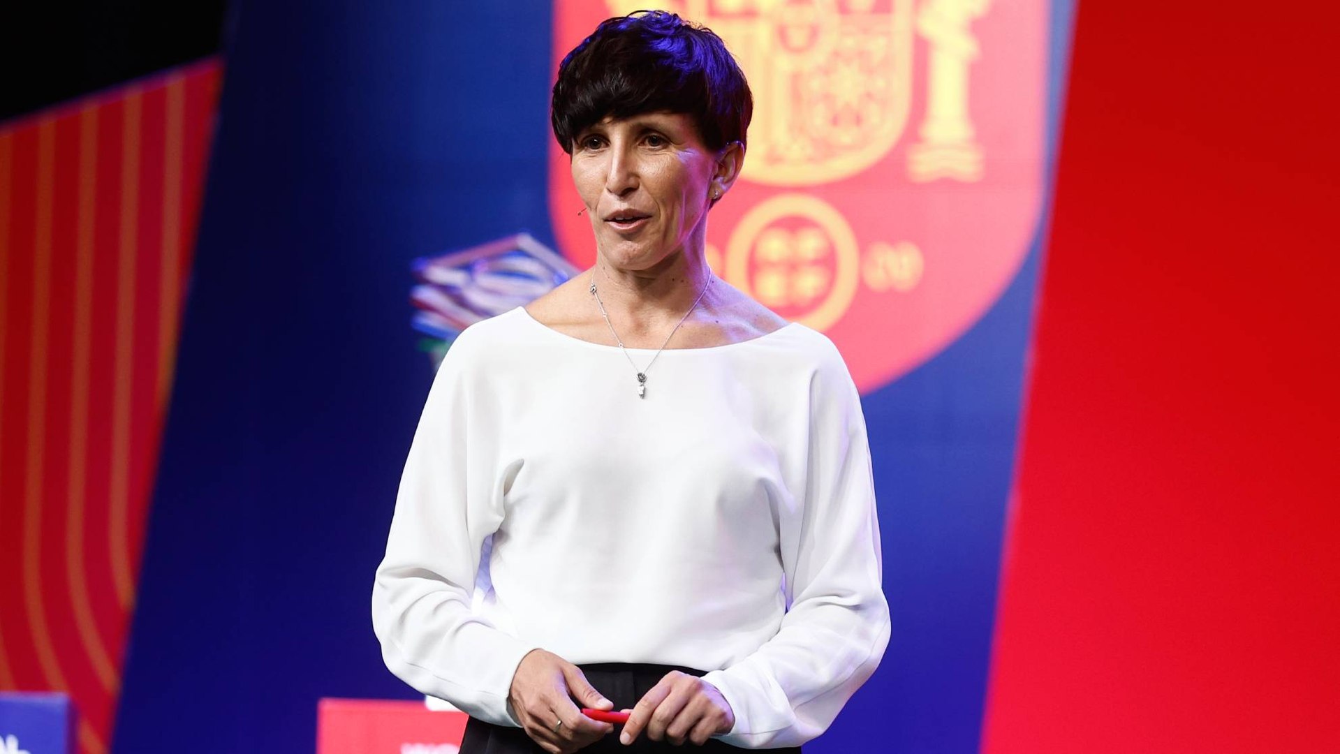 La tensión de Arda Turan con una famosa reportera: se viralizan sus ...