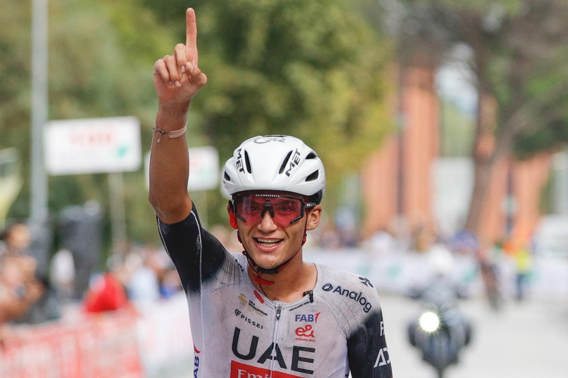 @leileilu leaks everything went smoothly with swift and