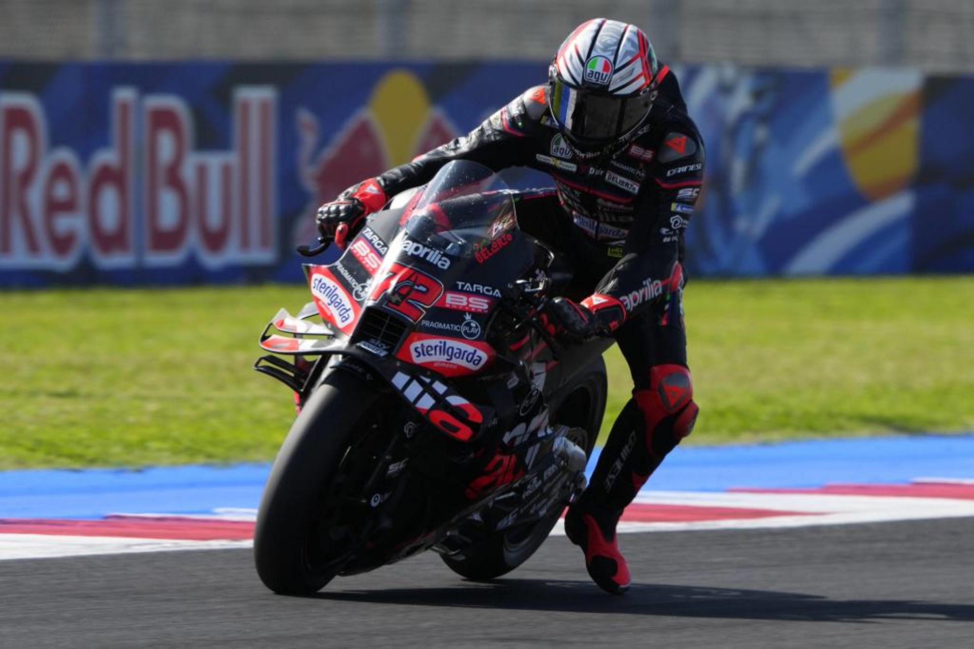 Bezzecchi, pole en casa y Marc Márquez fuera de la primera fila