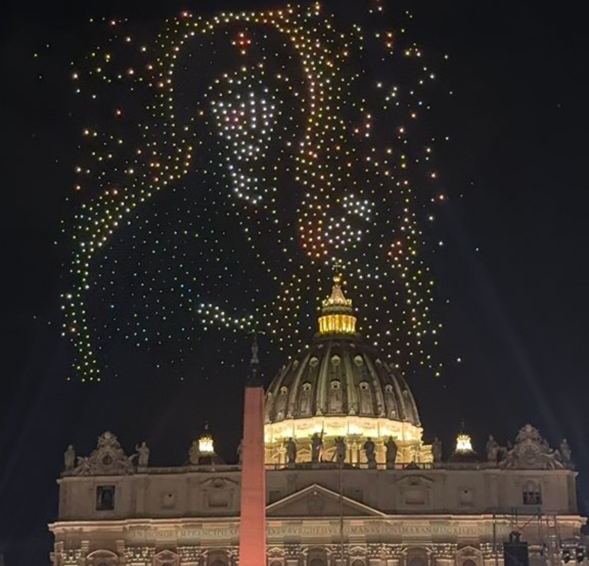 Drones sobre el Vaticano: la Plaza San Pedro se convierte en el ...