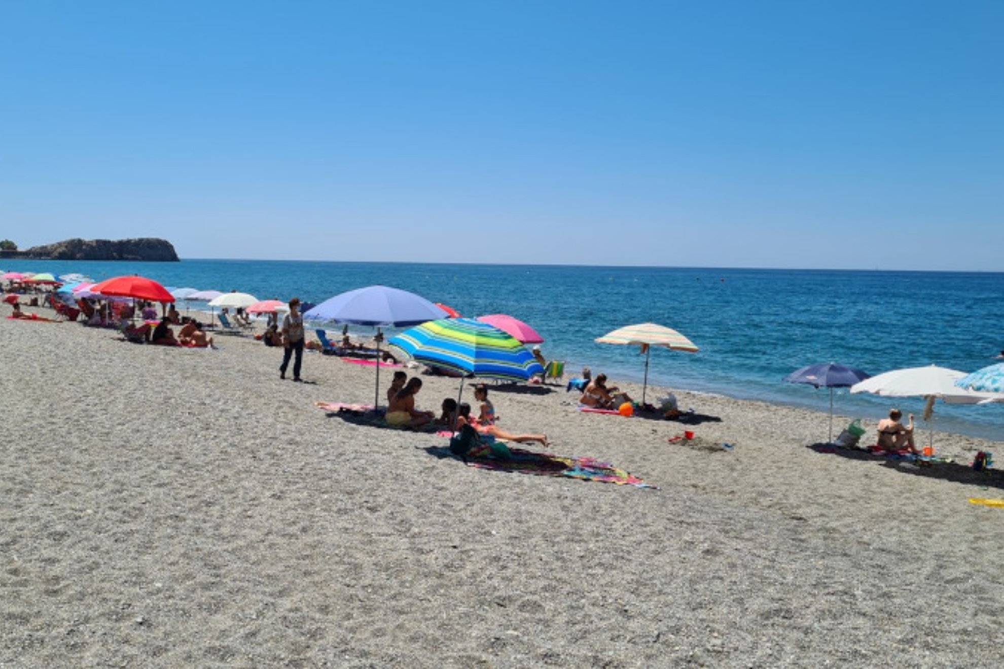 Ni Motril ni Almuñécar: la playa de arena oscura de Granada donde el ...