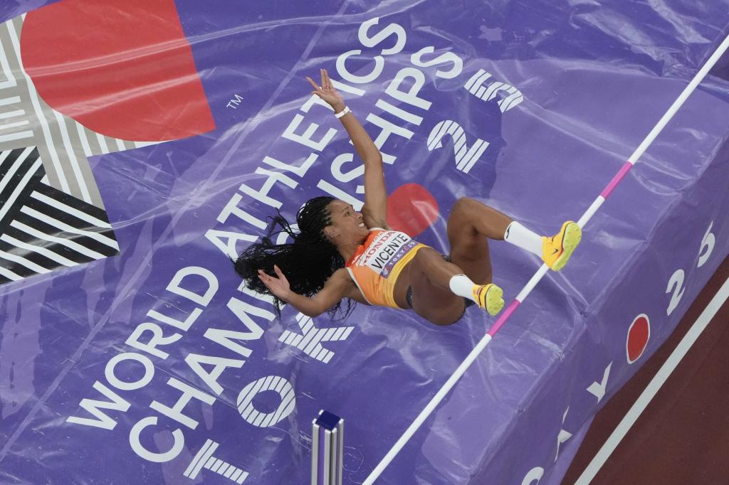 María Vicente está de vuelta con una solvente primera jornada en el ...
