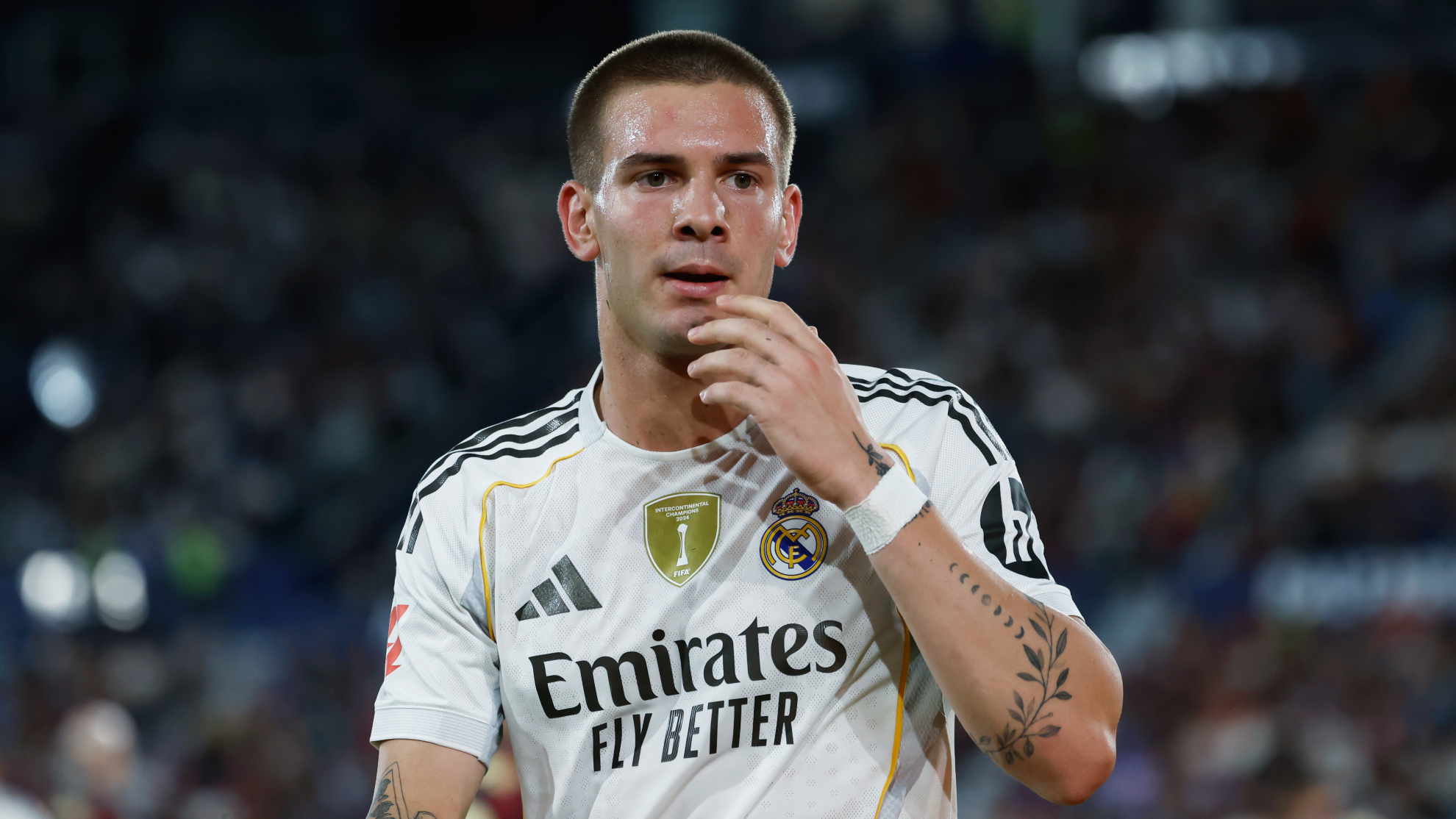 Messi desafía la gravedad y marca un gol imposible